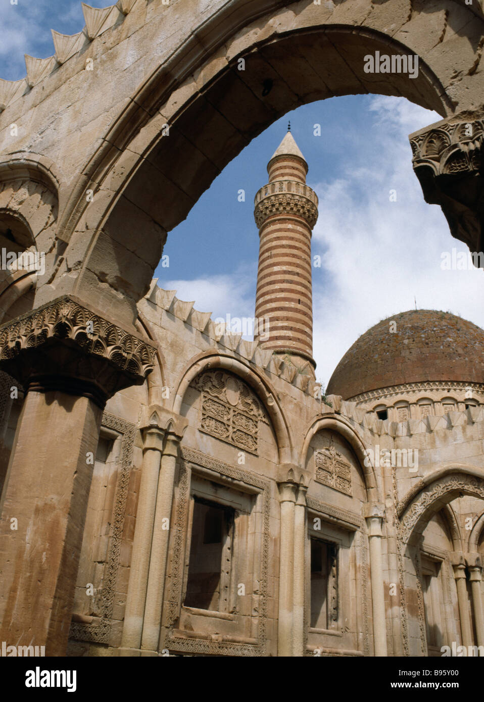 TURKEY Isnak Pasna Palace arch Stock Photo - Alamy