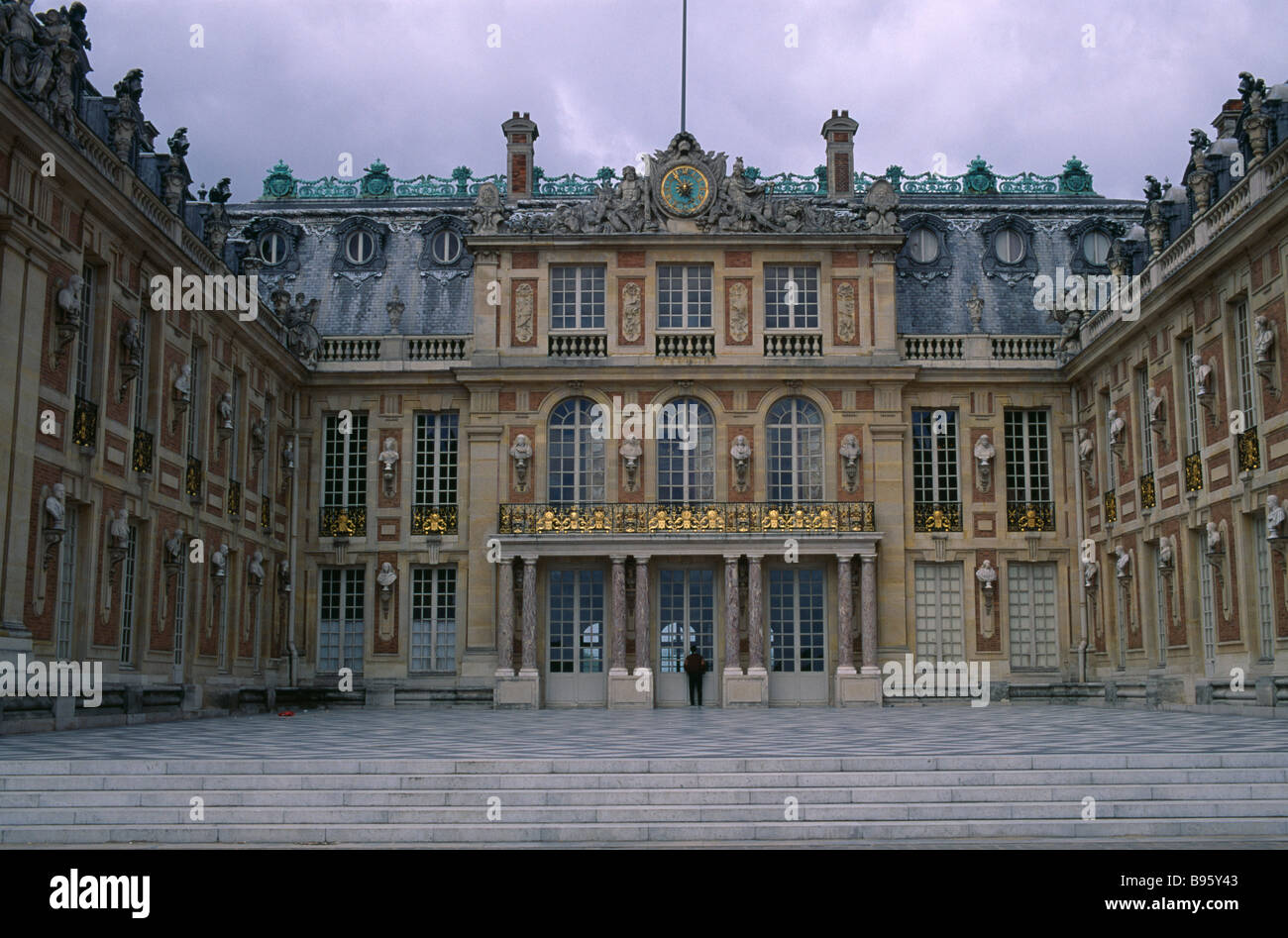 Palace of versailles exterior hi-res stock photography and images - Alamy