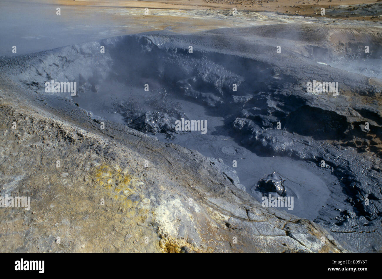 Bubbling volcanic sulphur pool hi-res stock photography and images - Alamy
