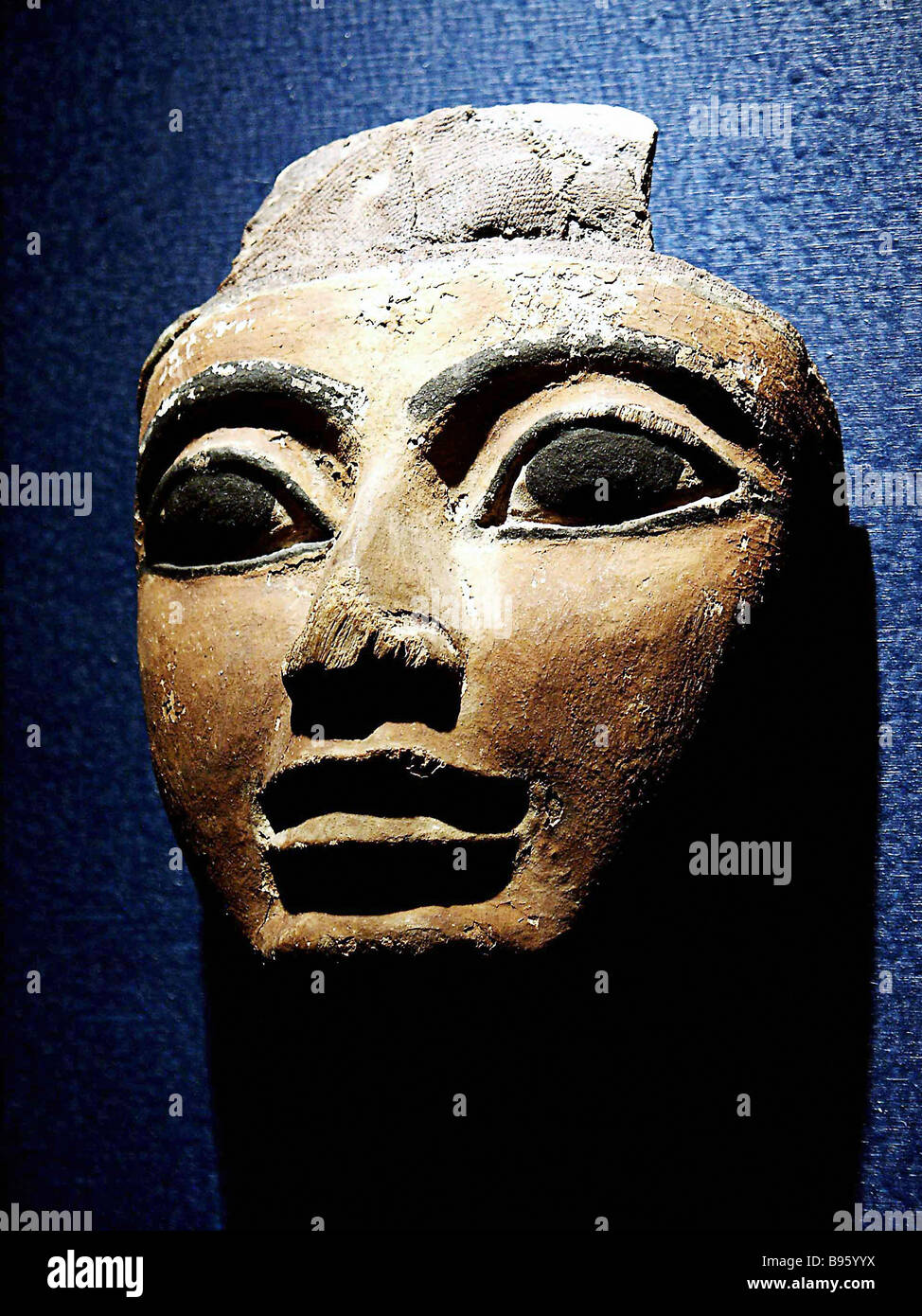 Mask of Mask of sarcophagus lid. New Kingdom. 18th Dynasty. The reign ...