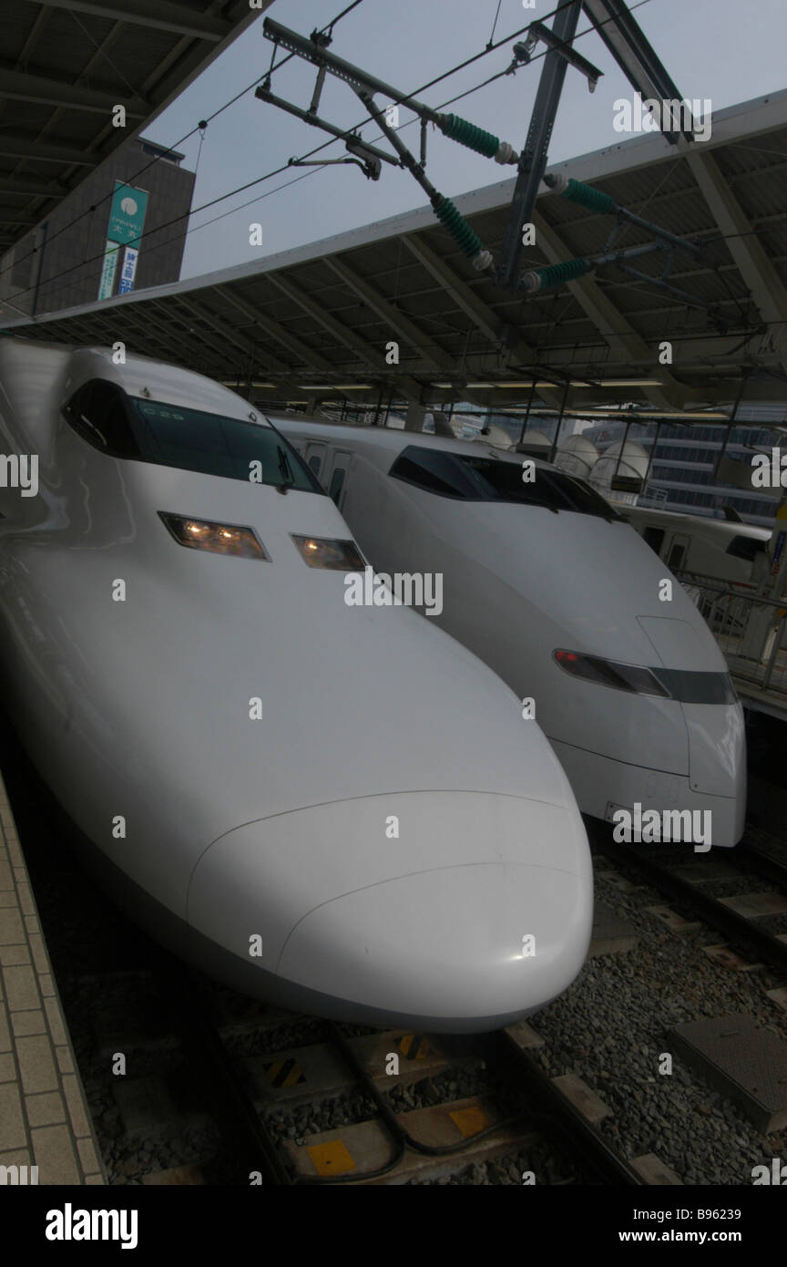Two white bullet trains at the platform nozumi shinkansen hi-res stock photography and images ...