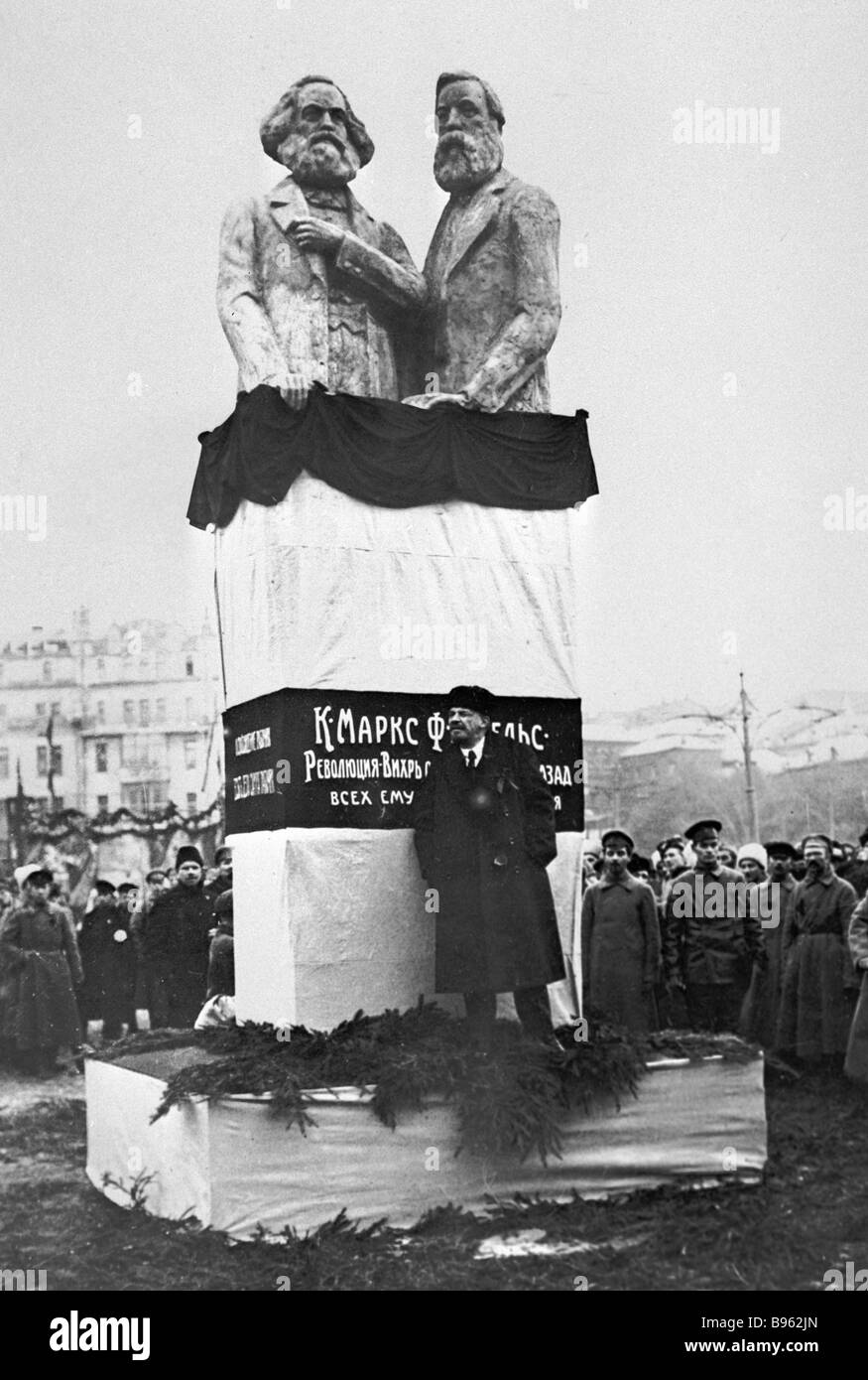 Vladimir Lenin speaks at the opening of a monument to Marx and Engels ...