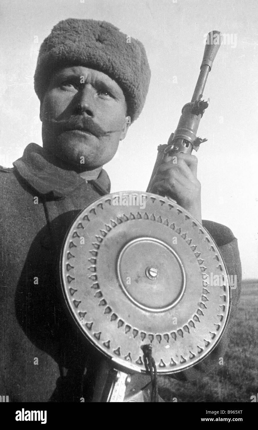 A Soviet soldier with a Degtyarev light machine gun The Kalinin Front ...