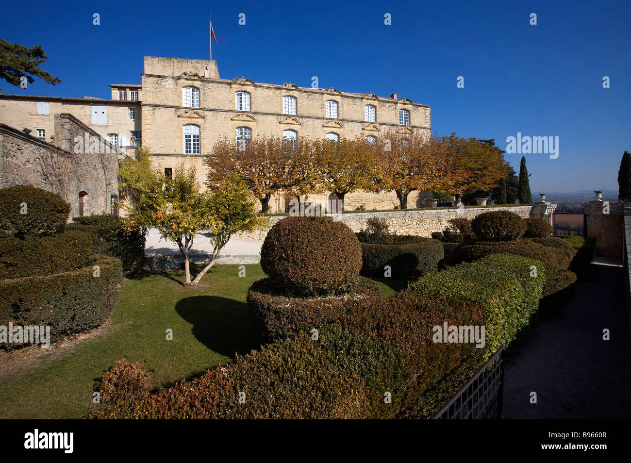 France, Vaucluse, Luberon, Ansouis, labelled Les Plus Beaux Villages de ...