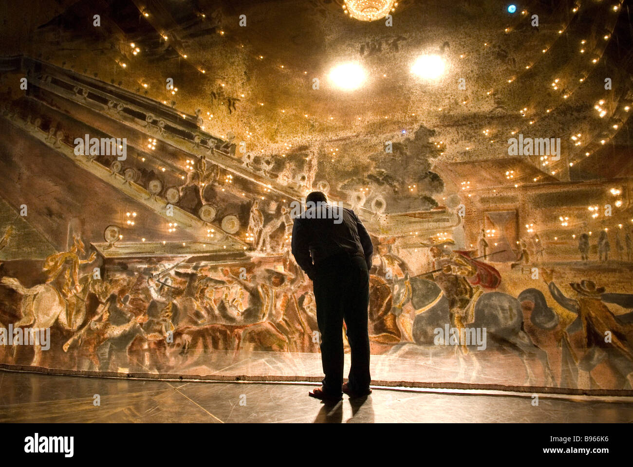 Theater stage hi-res stock photography and images - Alamy