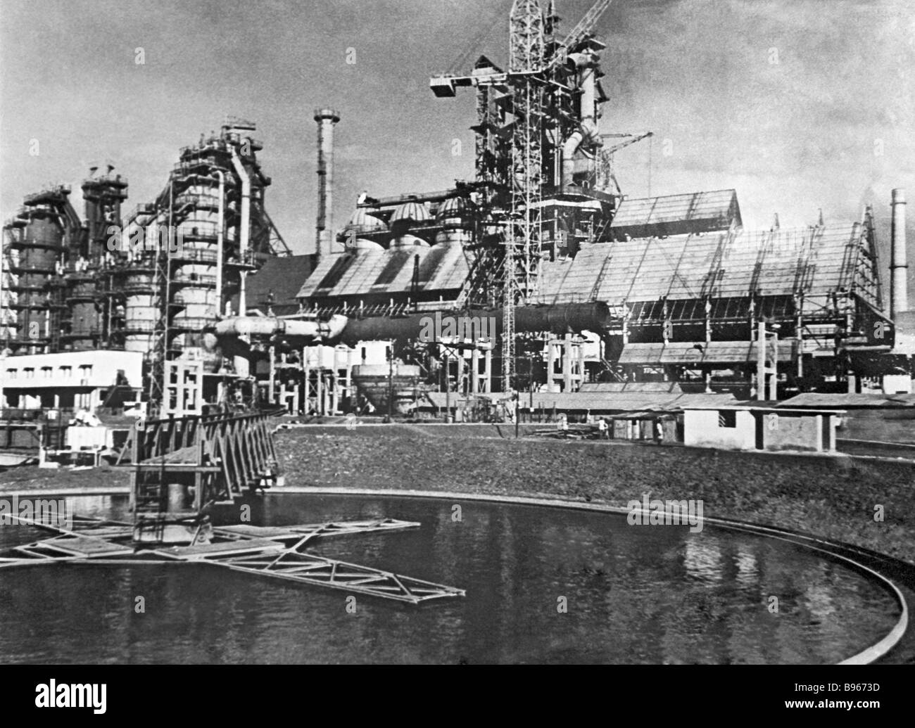 Installing blast furnace 2 during the construction of a metallurgic ...