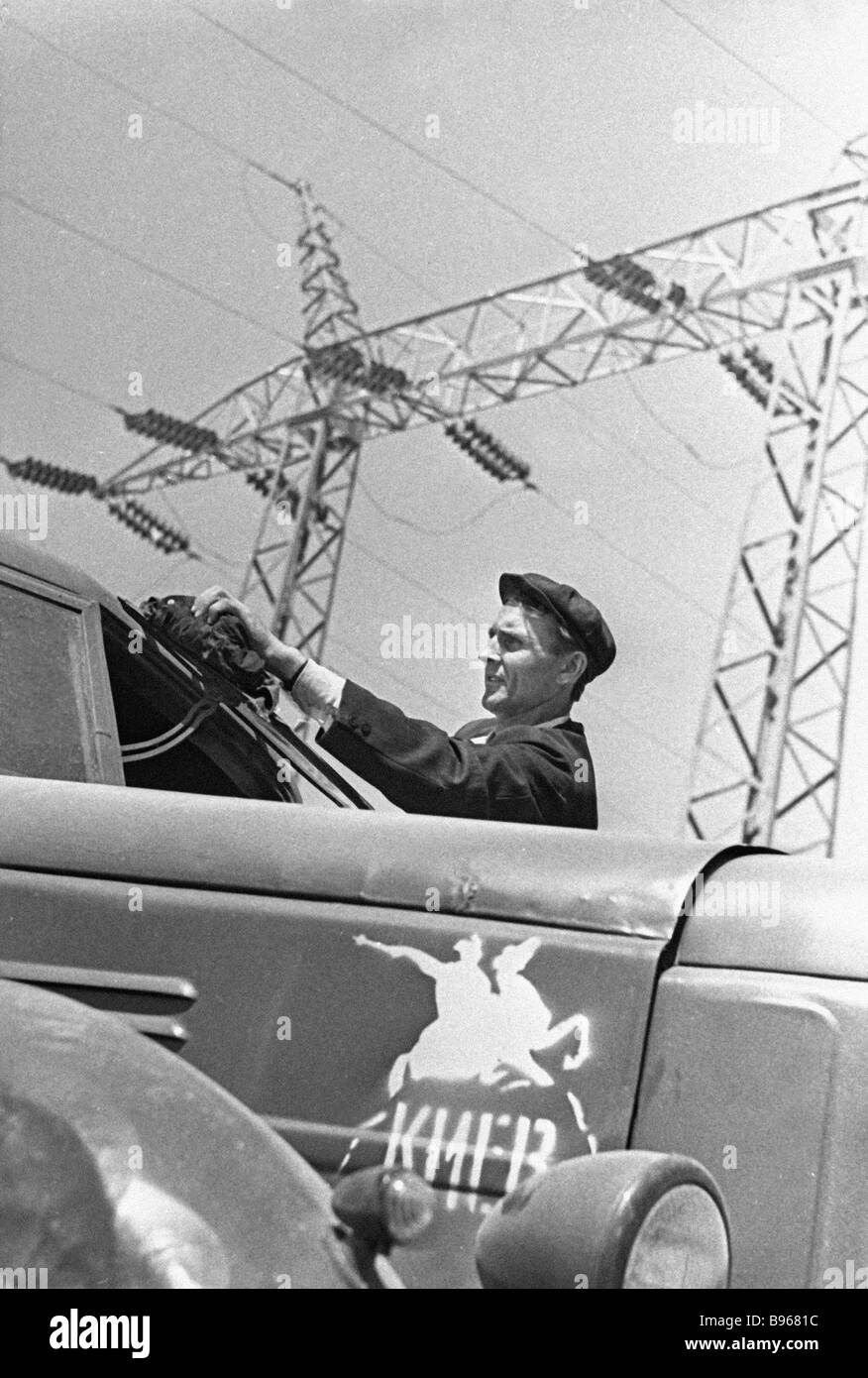 A truck driver from Kiev takes part in Tashkent earthquake 1966 Stock ...