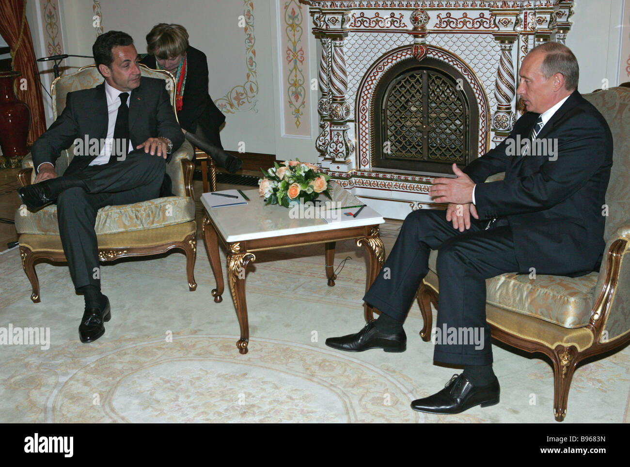 French President Nicolas Sarkozy to the left and Russian President ...