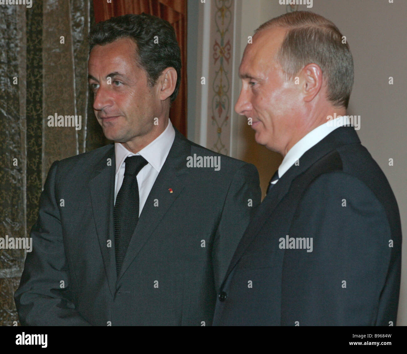 French President Nicolas Sarkozy to the left and Russian President ...