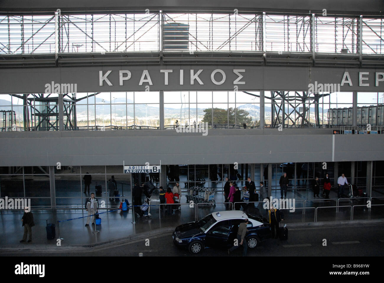 a taxi waiting outside the airport Stock Photo - Alamy
