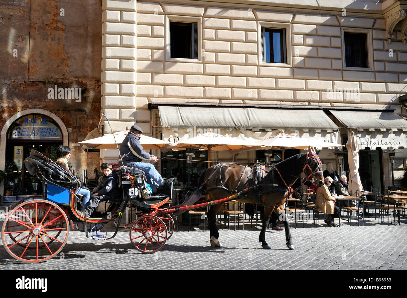 Carriage Ride on the Piazza della Rotonda and the Roman Pantheon in ...