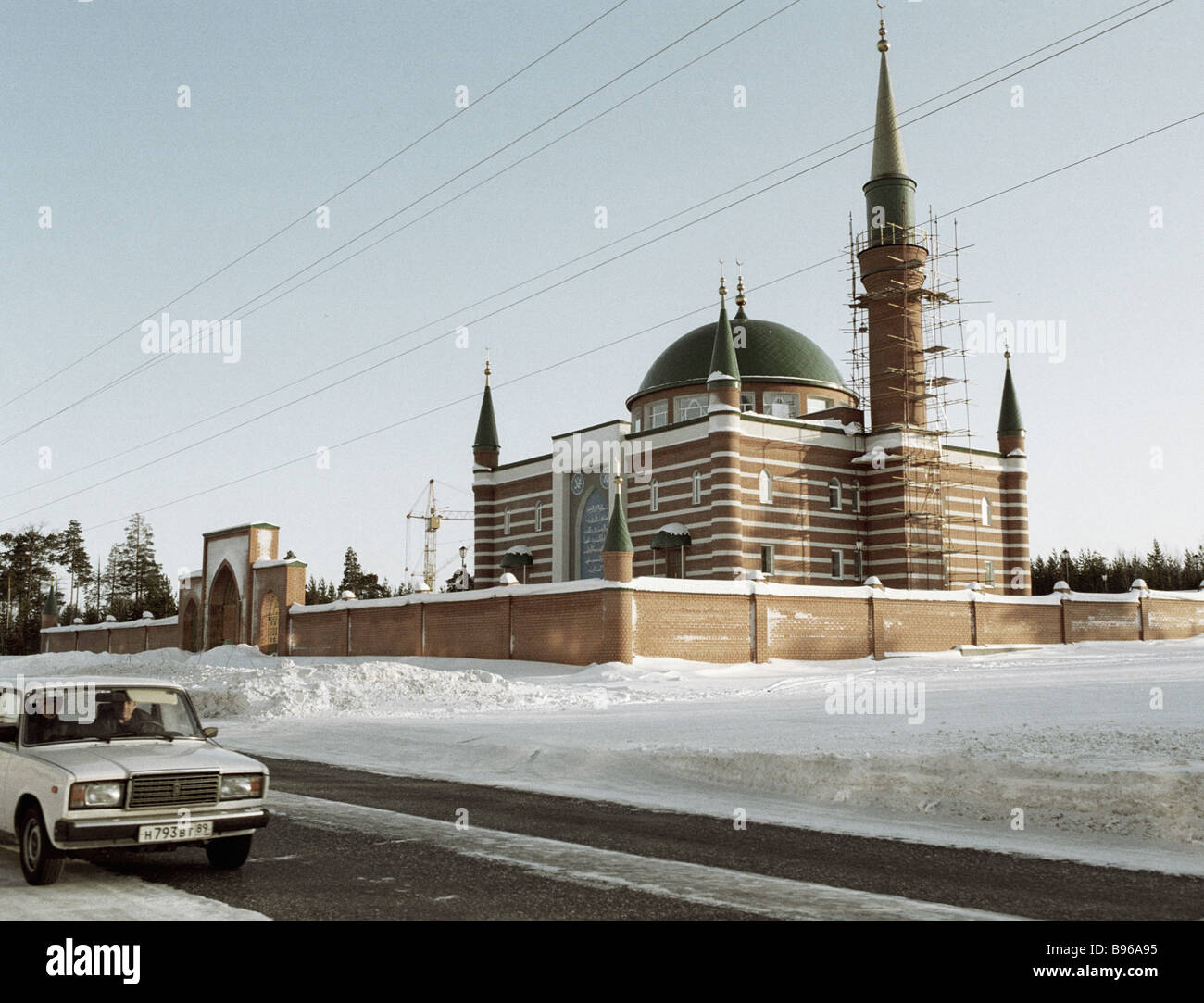 New mosque in the center of Noyabrsk Siberia Stock Photo - Alamy