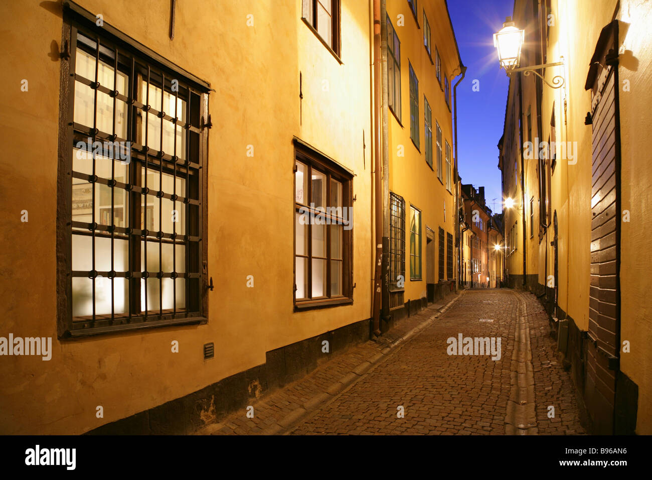 Narrow cobbled backstreet in Gamla Stan (Old Town), Staden Island ...