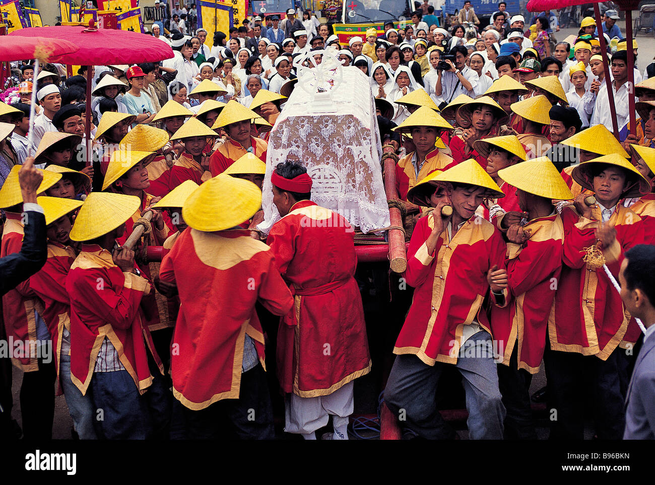 Buddhism funeral procession hi-res stock photography and images - Alamy