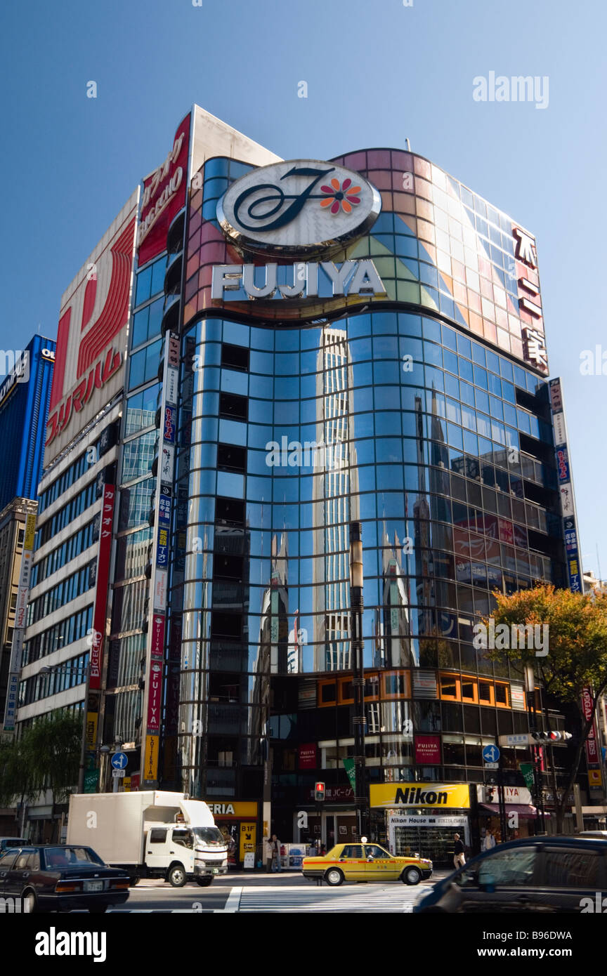 Fujiya Building and Ginza crosswalk Tokyo Japan Stock Photo - Alamy