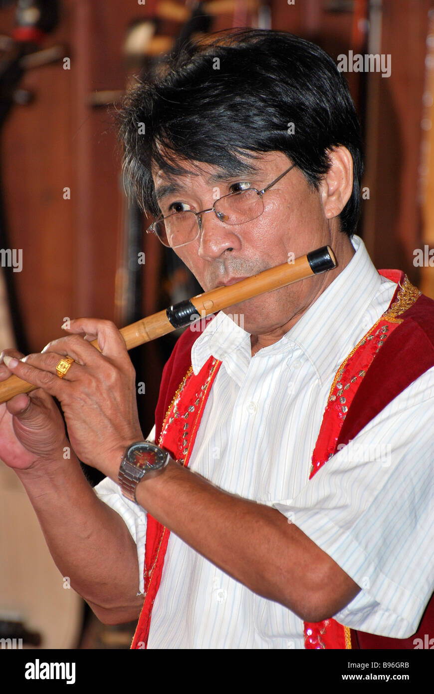 Vietnamese musicians, performers, Hanoi, Vietnam Stock Photo - Alamy