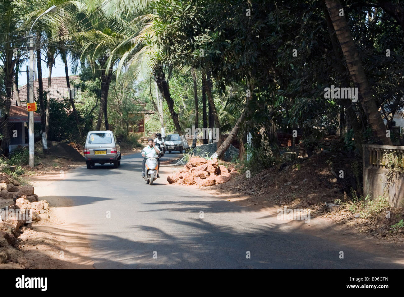 Typical India country road Stock Photo - Alamy