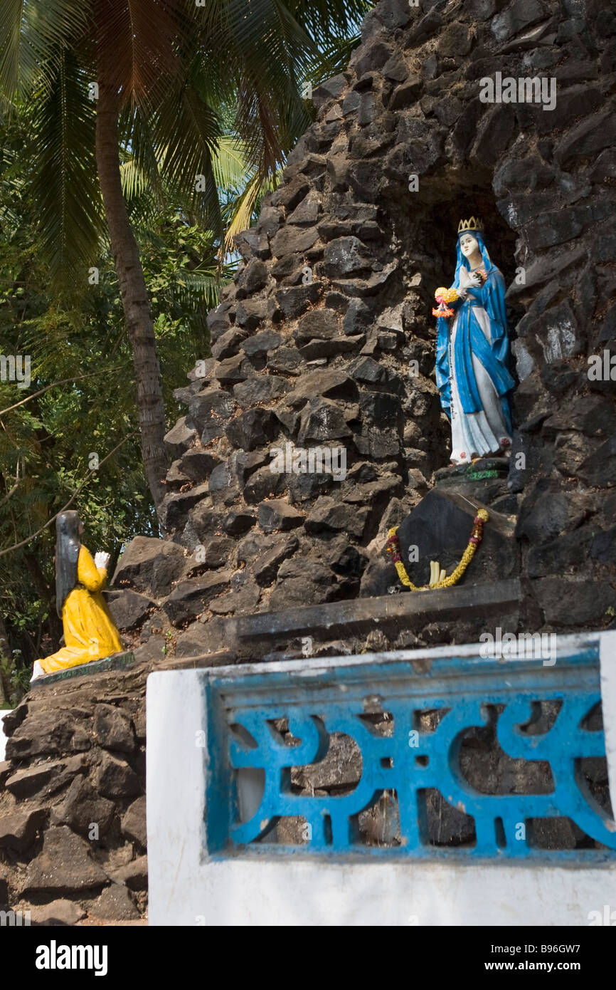 Ritual ceremony in an indian shrine hi-res stock photography and images ...