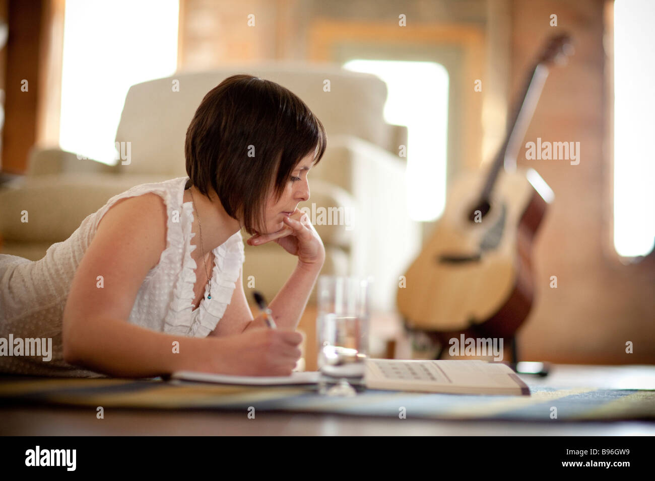 Student studying age 20 years hi-res stock photography and images - Alamy