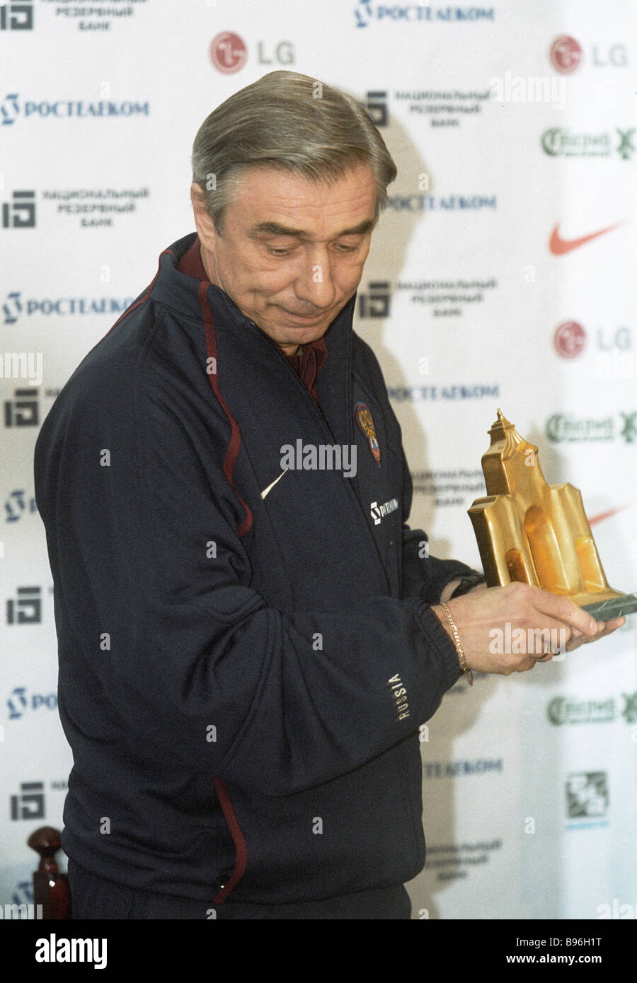 The Russian national football team s chief coach Georgy Yartsev ...