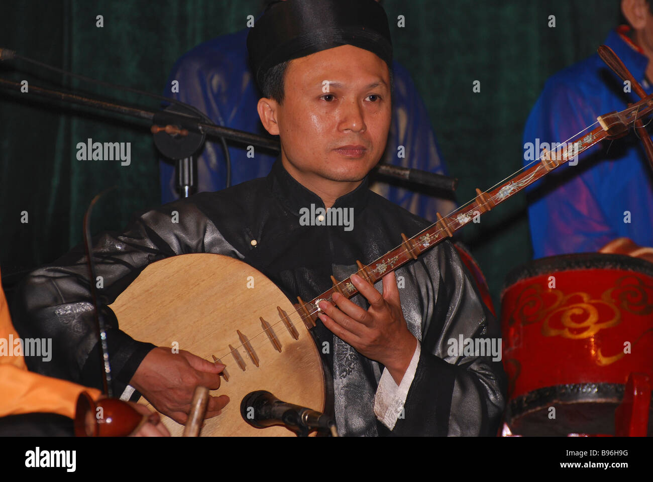 Vietnamese musicians, performers, Hanoi, Vietnam Stock Photo - Alamy