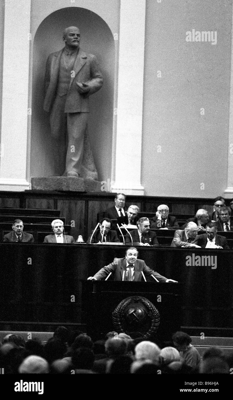 Poet Andrei Voznesensky speaking at the 8th congress of Soviet writers ...