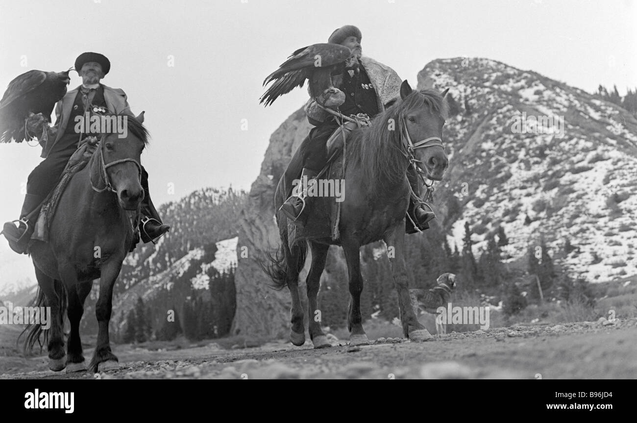 Mounted hunters set on a hunting with hunting birds Stock Photo - Alamy