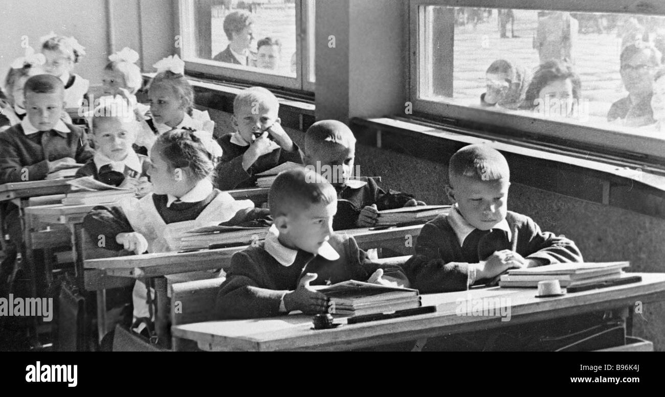 First graders in classroom Stock Photo - Alamy