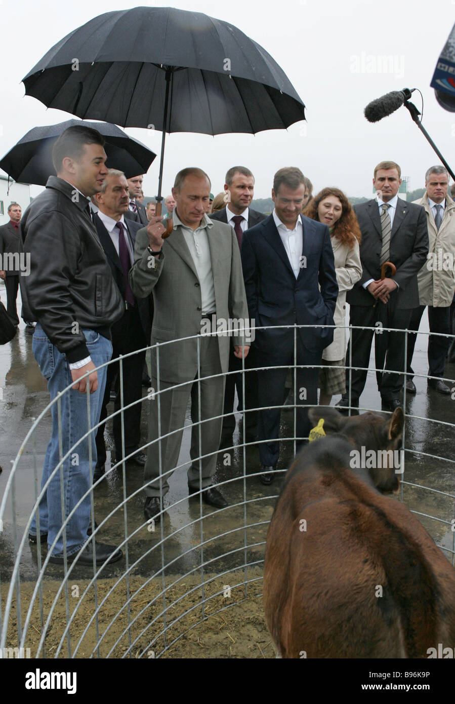 From left to right Director of Belgorodskie Molochnye Fermy Belgorod Dairies Andrei Danilenko ...
