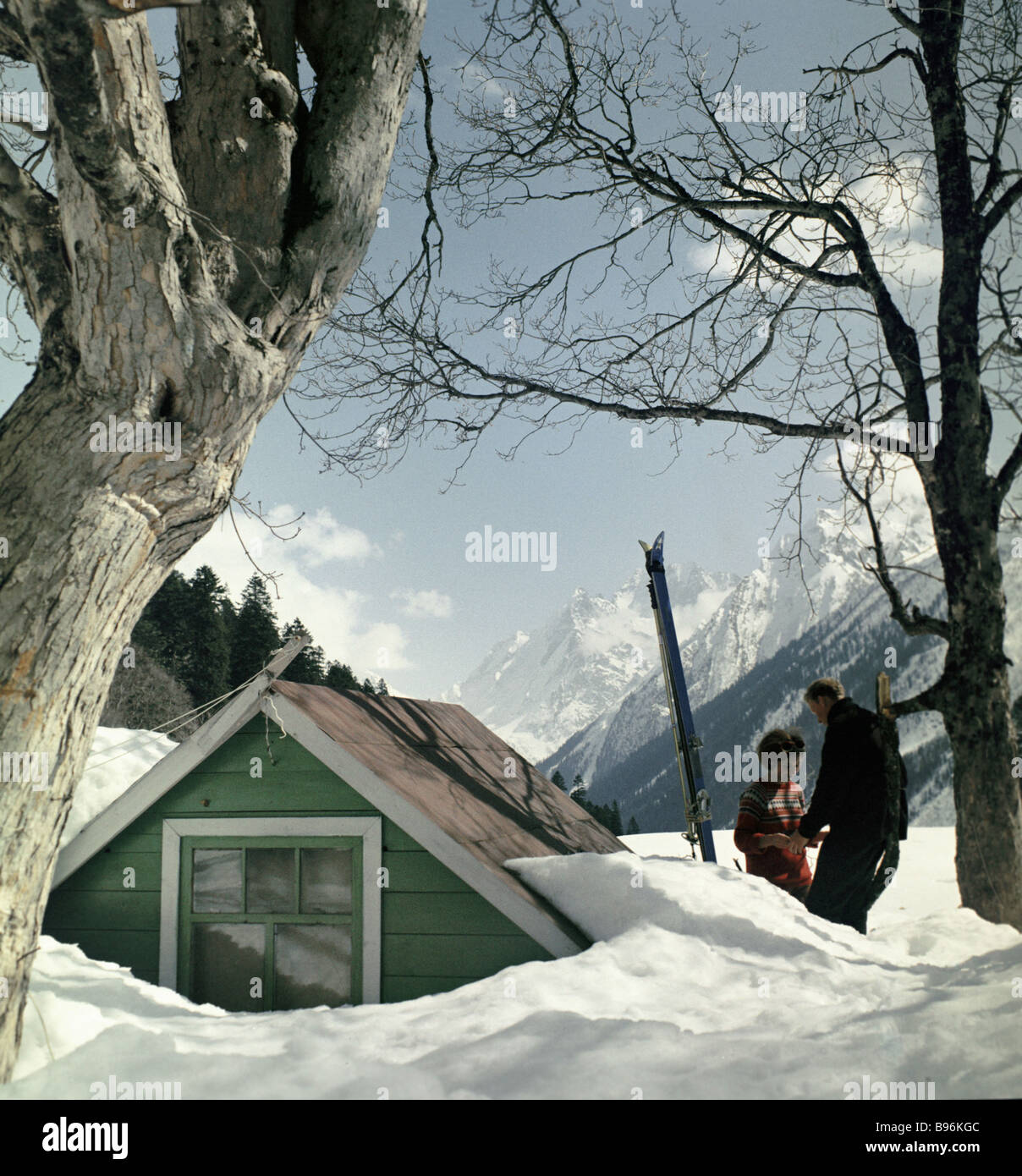 Alpinists near the lodge in Ali Bek camp Stock Photo - Alamy