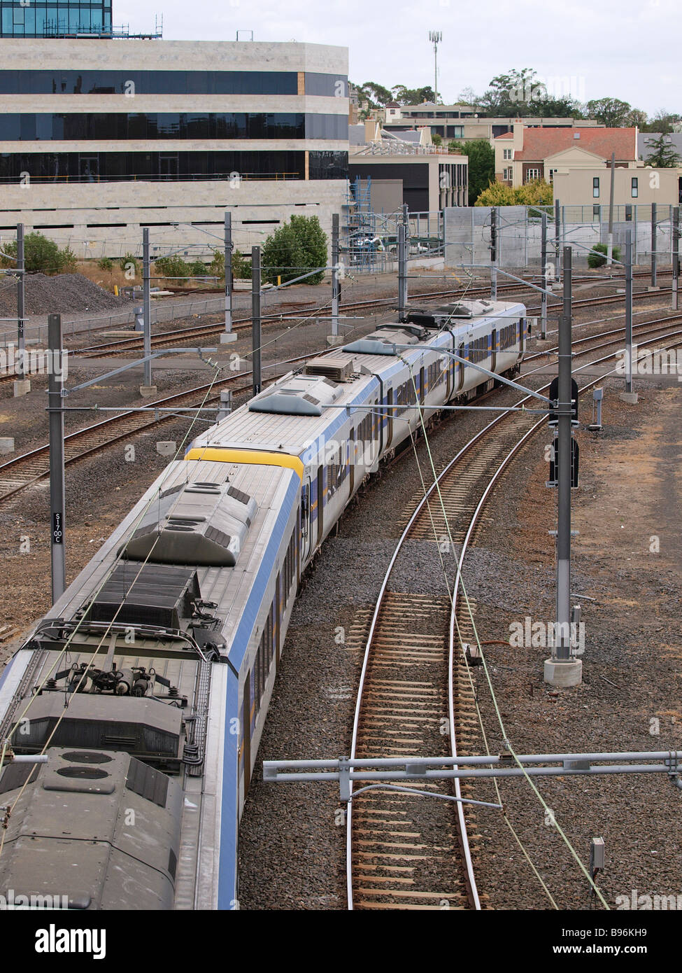 Overhead train line hi-res stock photography and images - Alamy