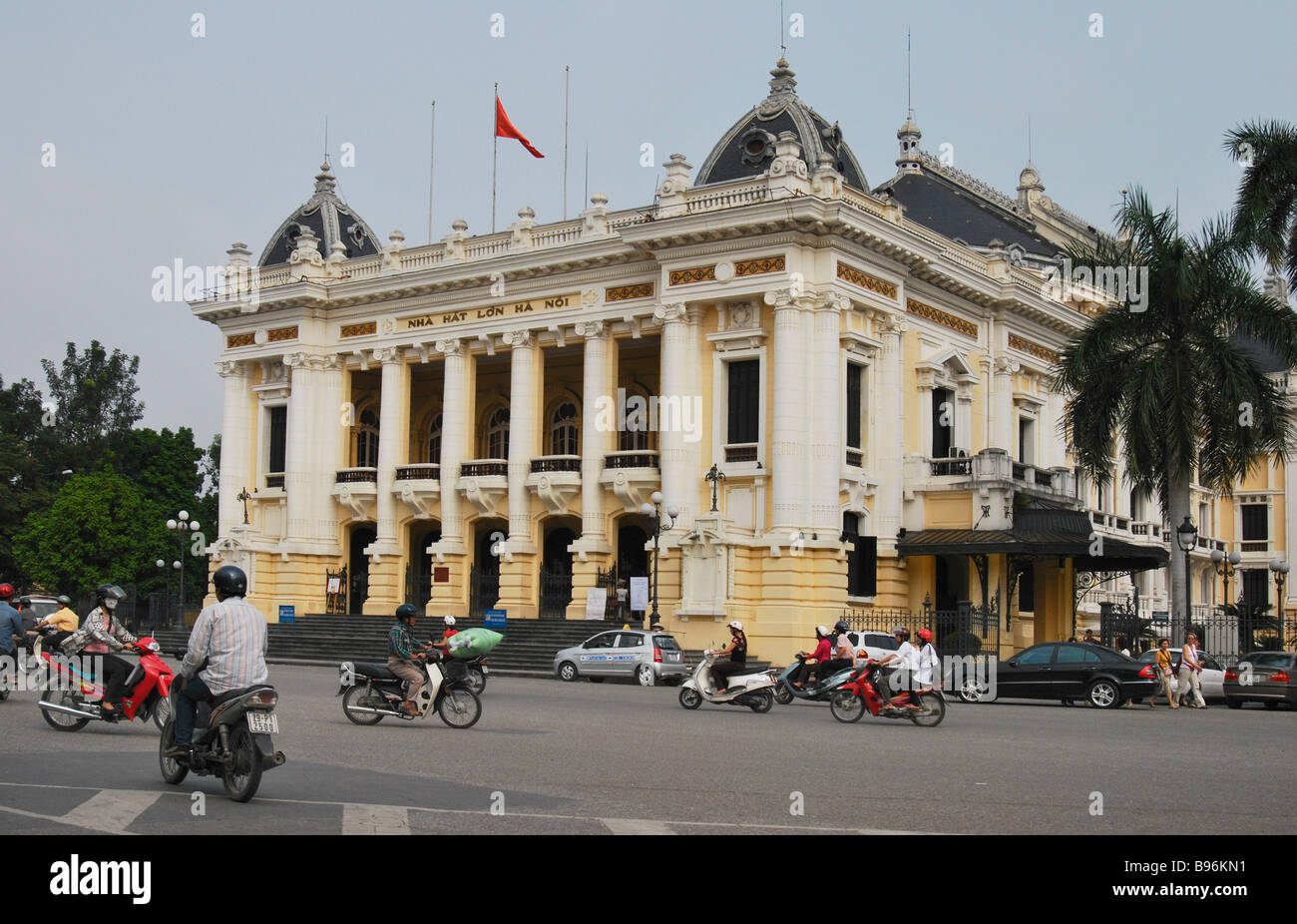 Hanoi Opera House, Trang Tien Street, Hanoi, Vietnam Stock Photo - Alamy