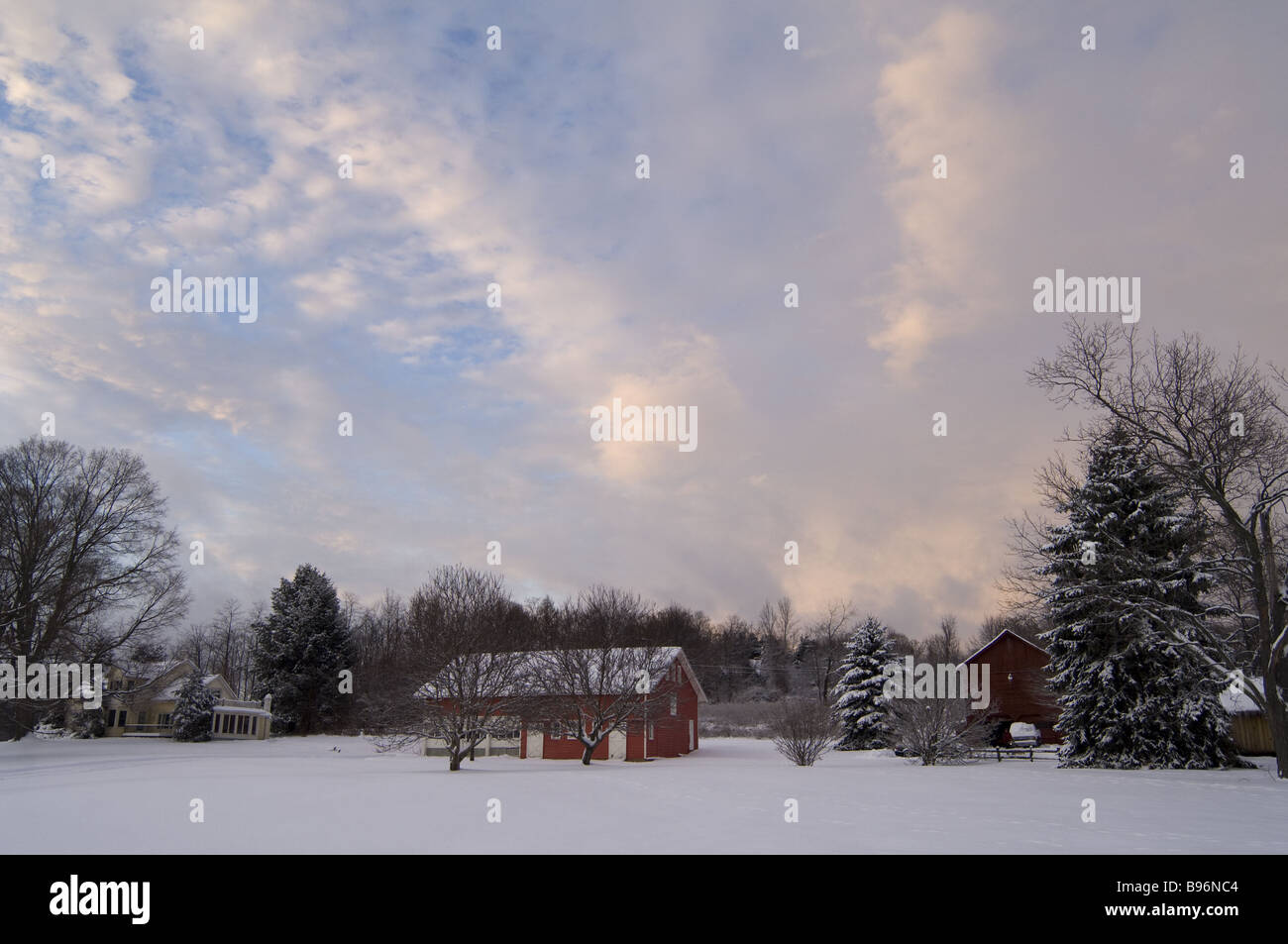 Red barn storm clouds hi-res stock photography and images - Alamy