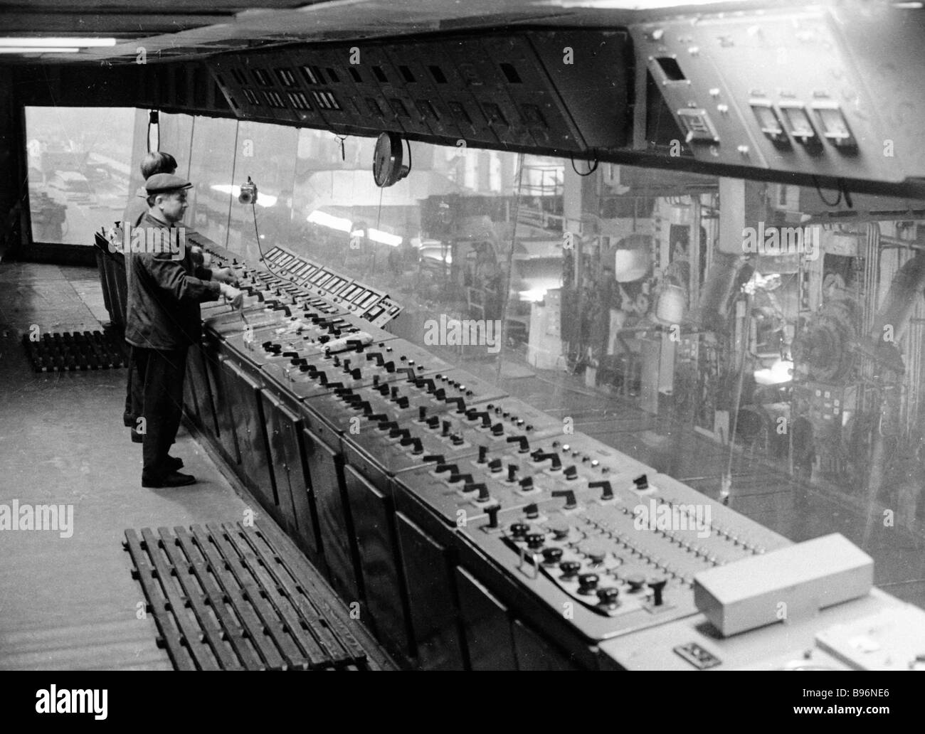 Metallurgical Engineer High Resolution Stock Photography and Images - Alamy