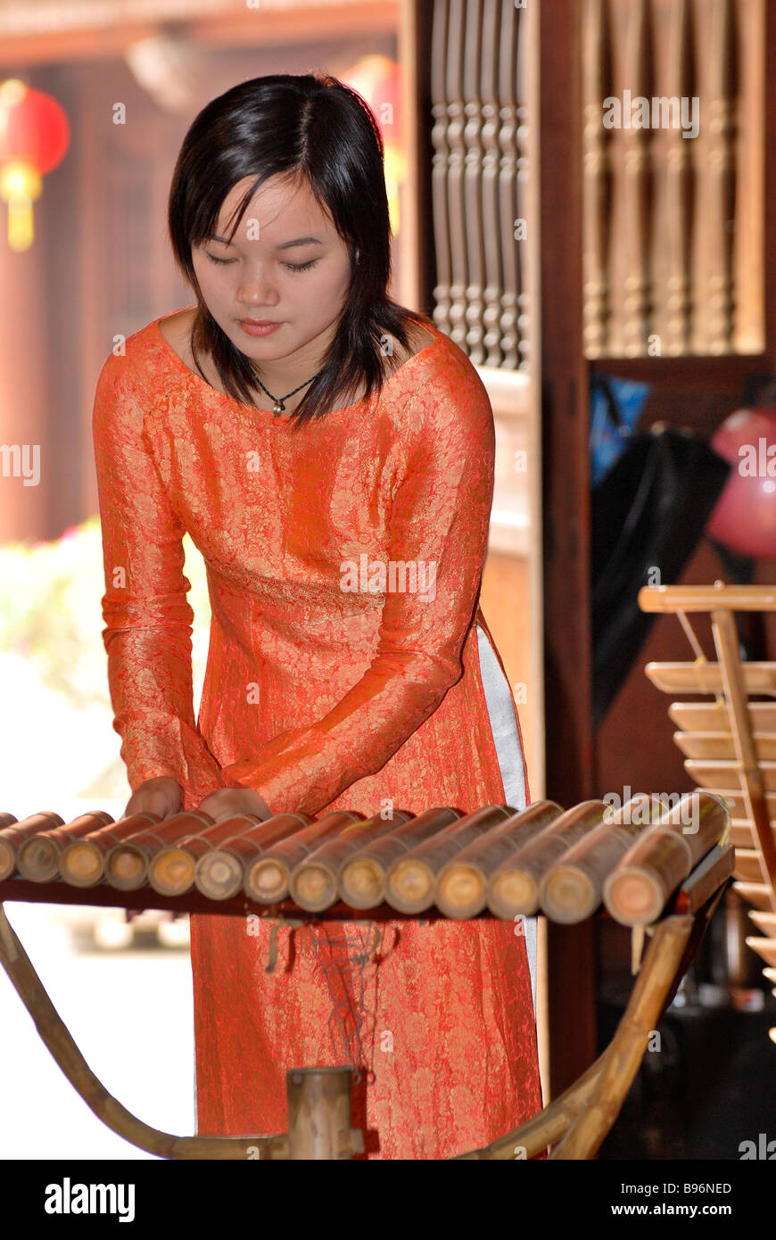 Vietnamese musicians, performers, Hanoi, Vietnam Stock Photo - Alamy
