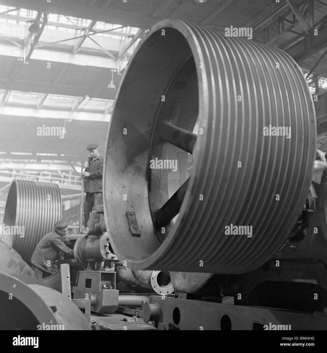 Workers of the Ural Heavy Engineering plant assembly slush pumps Stock ...