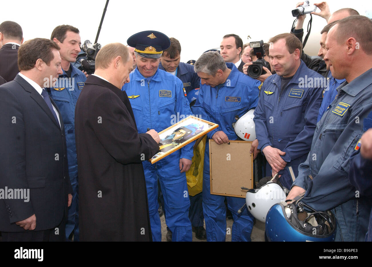 Russian President Vladimir Putin with Lipetsk air force pilots Stock ...