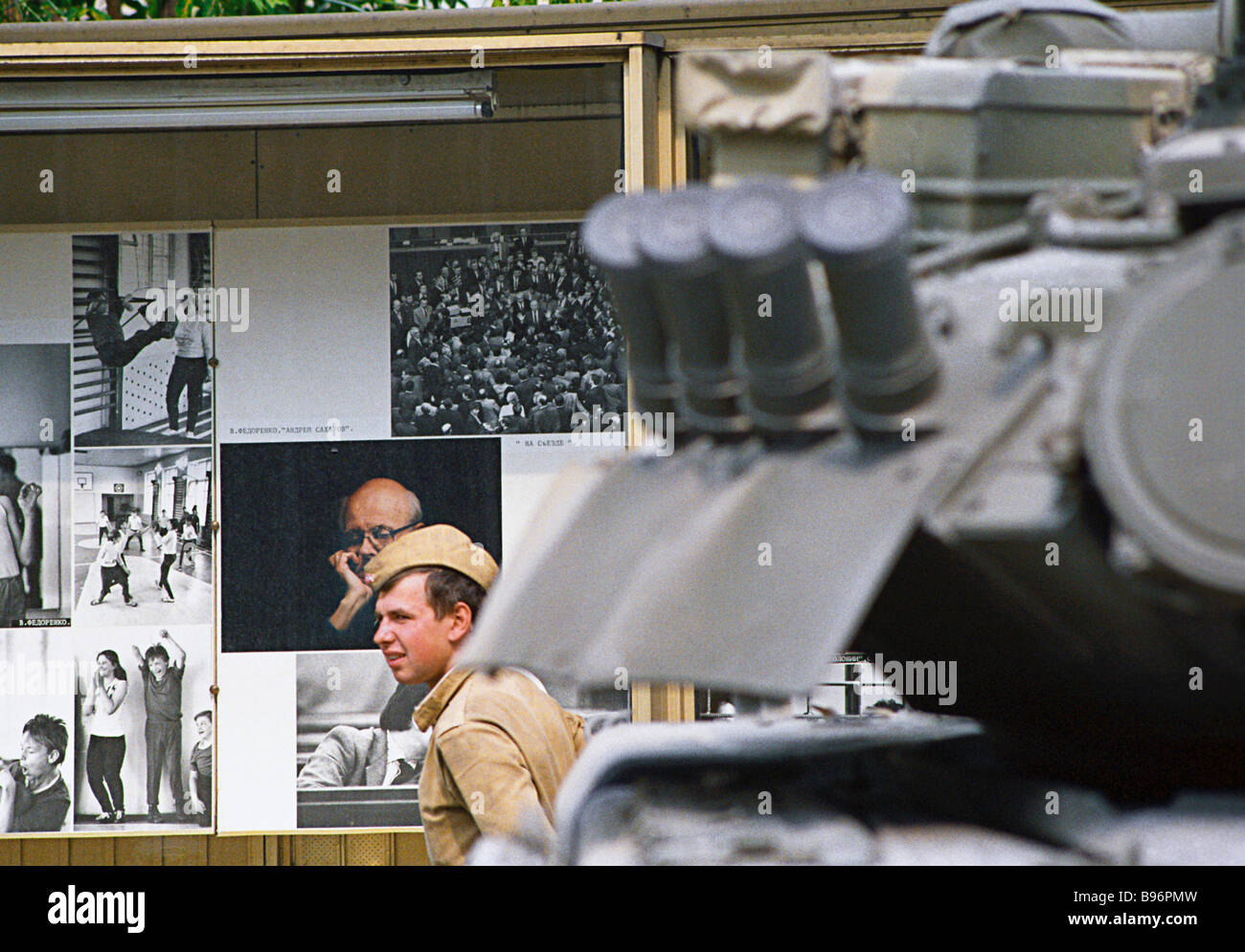 Tank in Moscow streets on August 19 1991 On that day a group of top ... Tank in Moscow streets on August 19 1991 On that day a group of top ...
