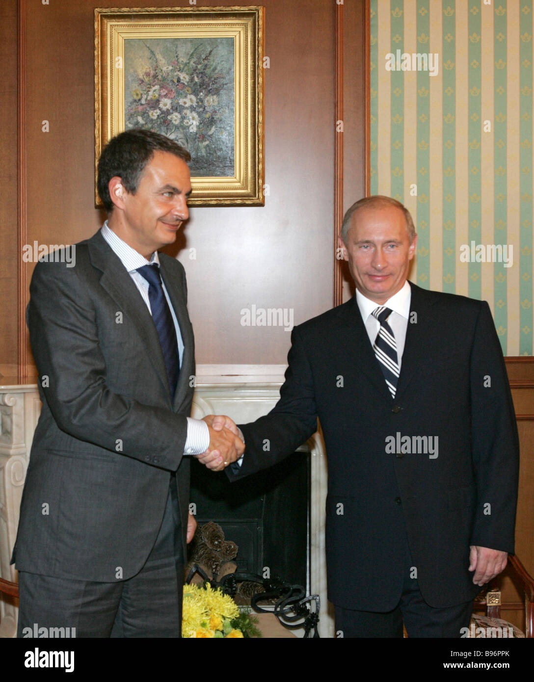 Russian President Vladimir Putin to the right meeting with Spanish ...