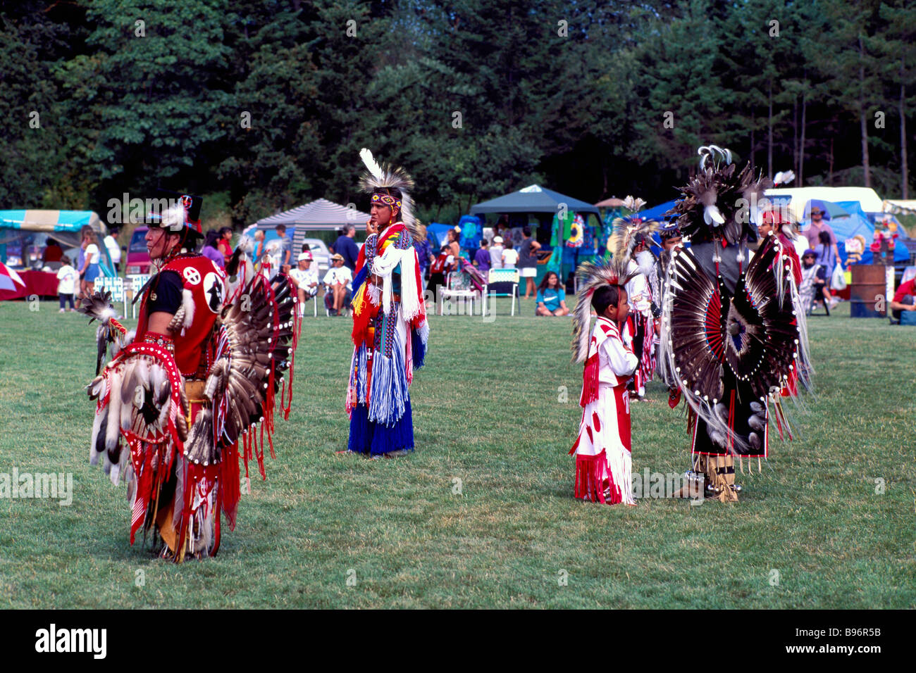 Canada first nations pow wow hi-res stock photography and images - Alamy
