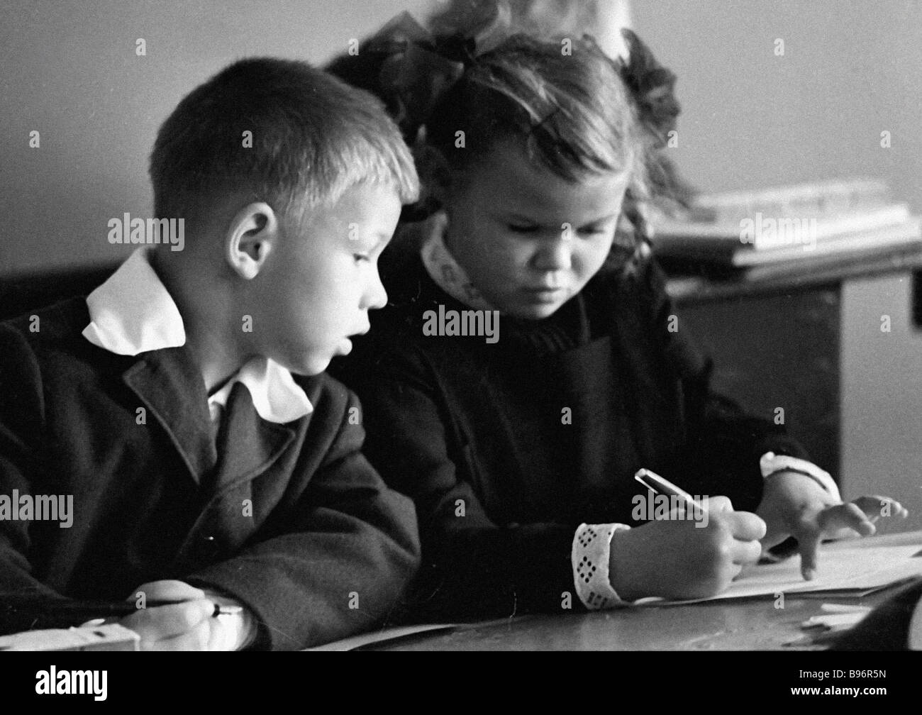 Children at primary school Stock Photo - Alamy