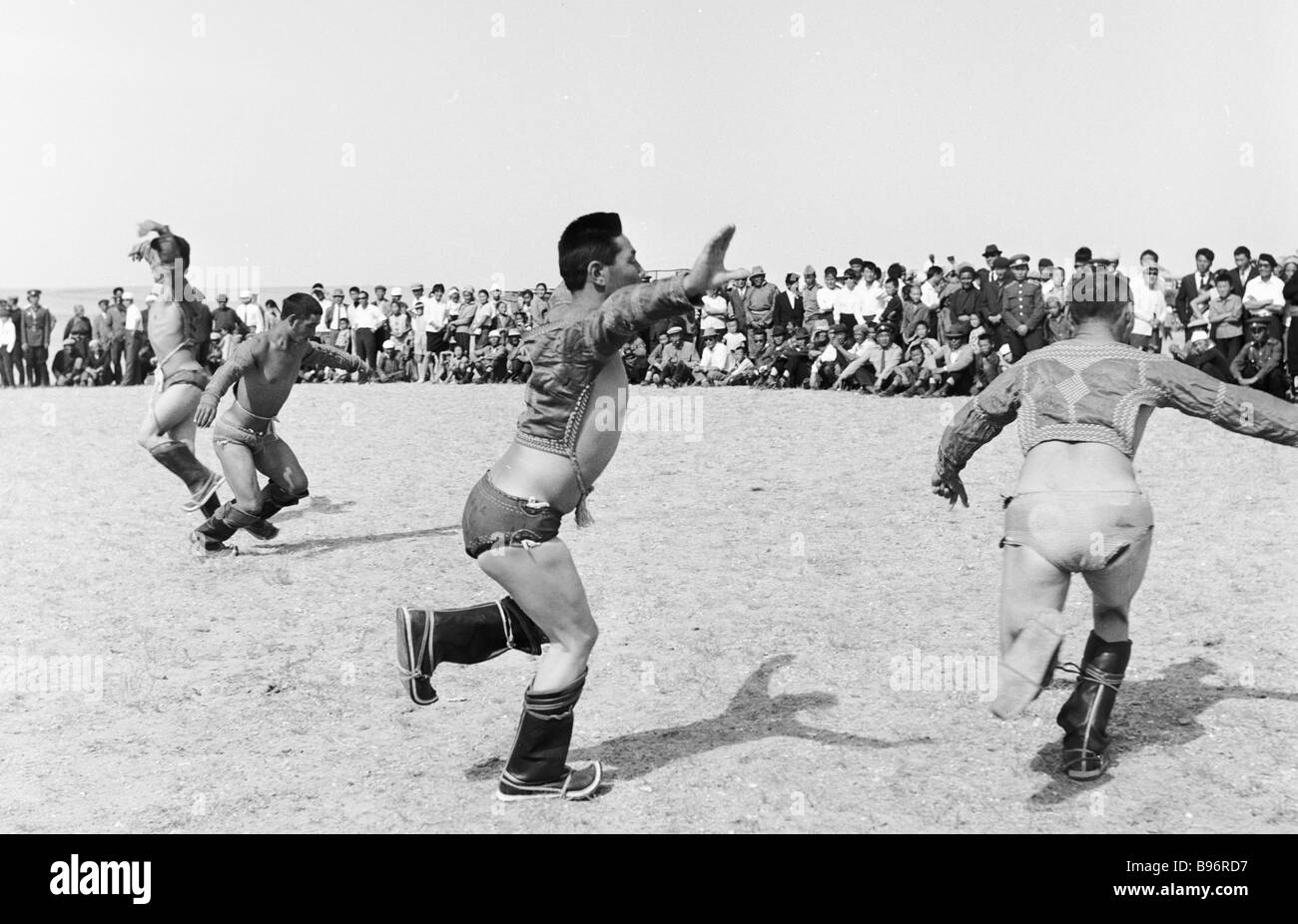 Folk wrestling competition in the Eastern Biisk aimak Stock Photo - Alamy