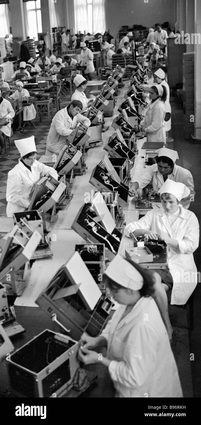 Workers assembling oscillographs at the Vibropribor plant in Kishinev ...