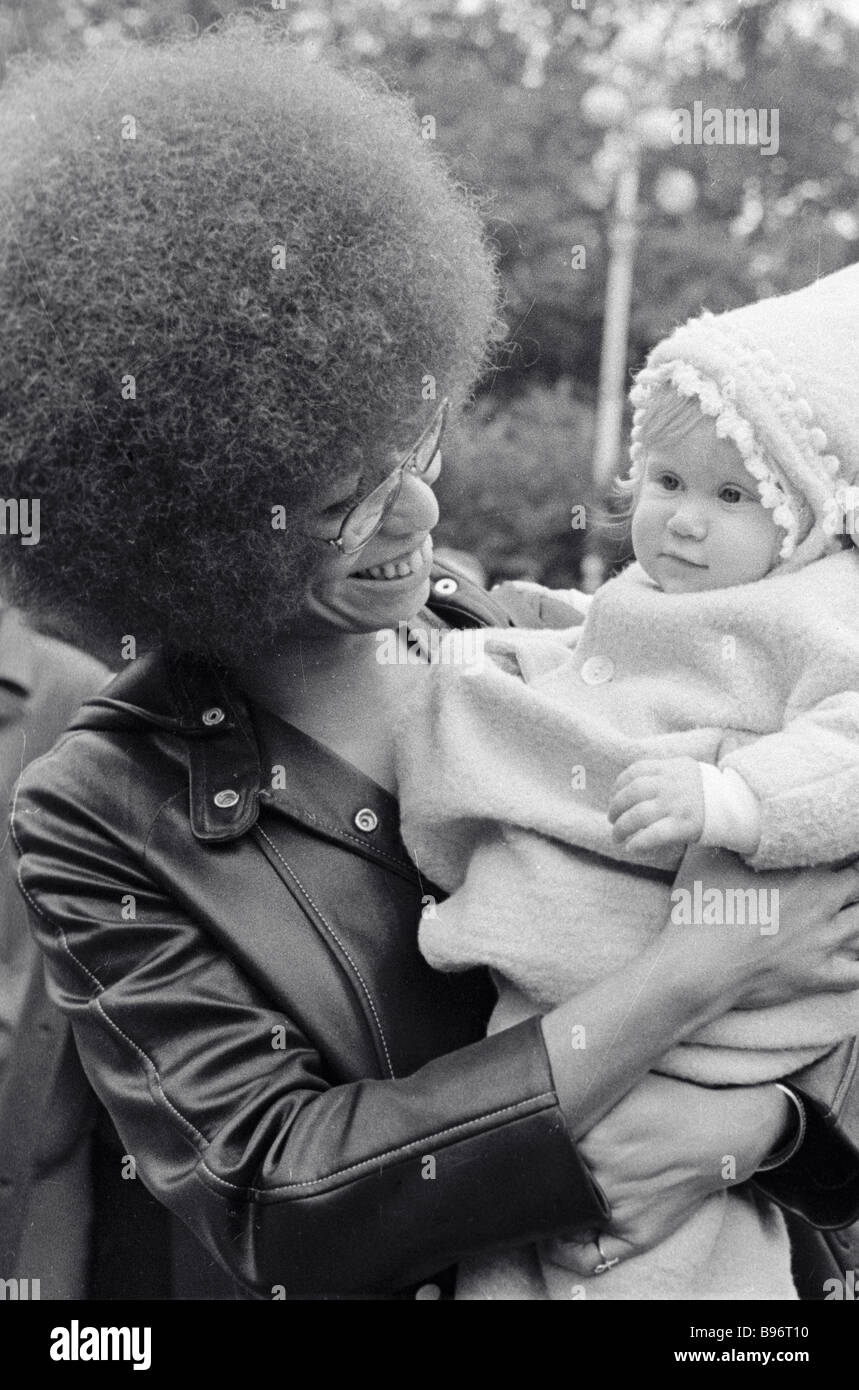 Member of the U S Communist Party Central Committee Angela Davis left ...