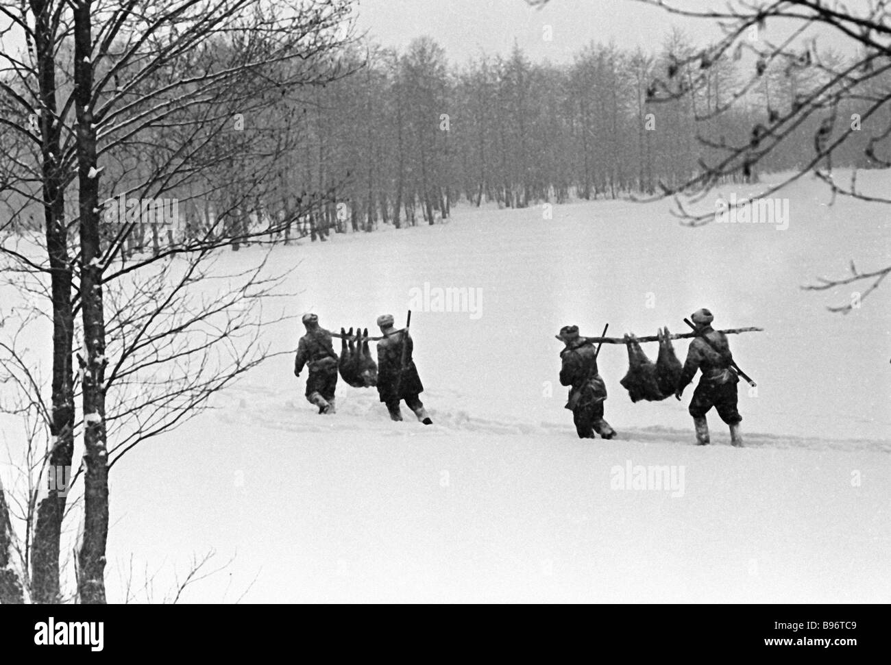 Hunters at a hunting camp Stock Photo - Alamy