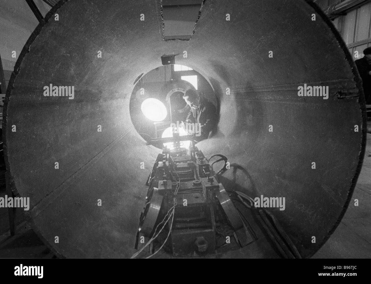 Test engineers check the engine of the pipeline container ...