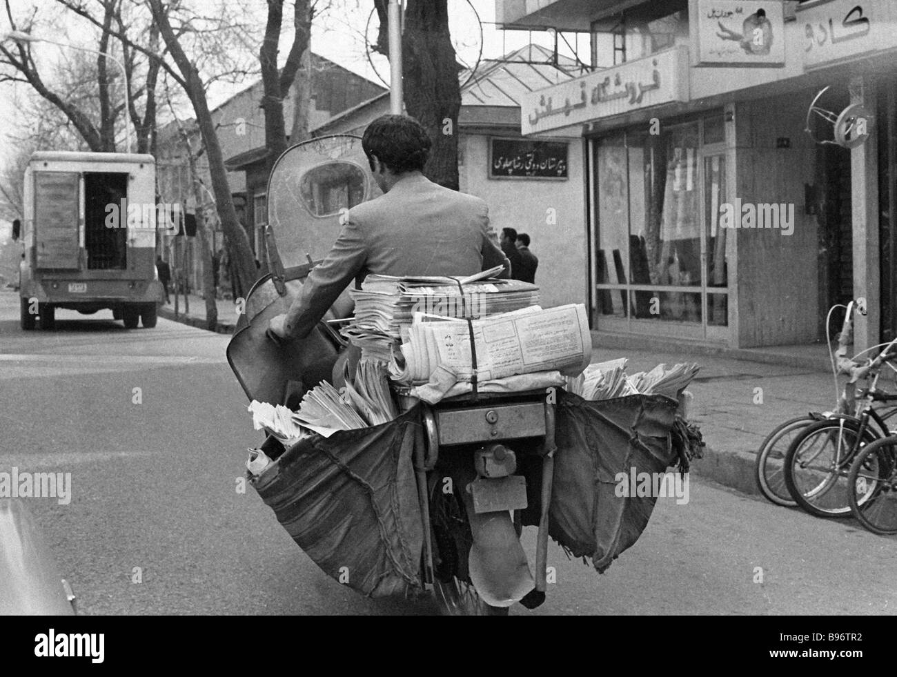 Postman delivering mail Stock Photo - Alamy