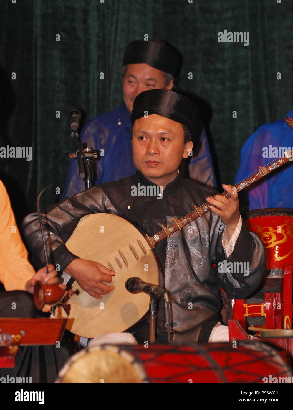 Vietnamese musicians, performers, Hanoi, Vietnam Stock Photo - Alamy