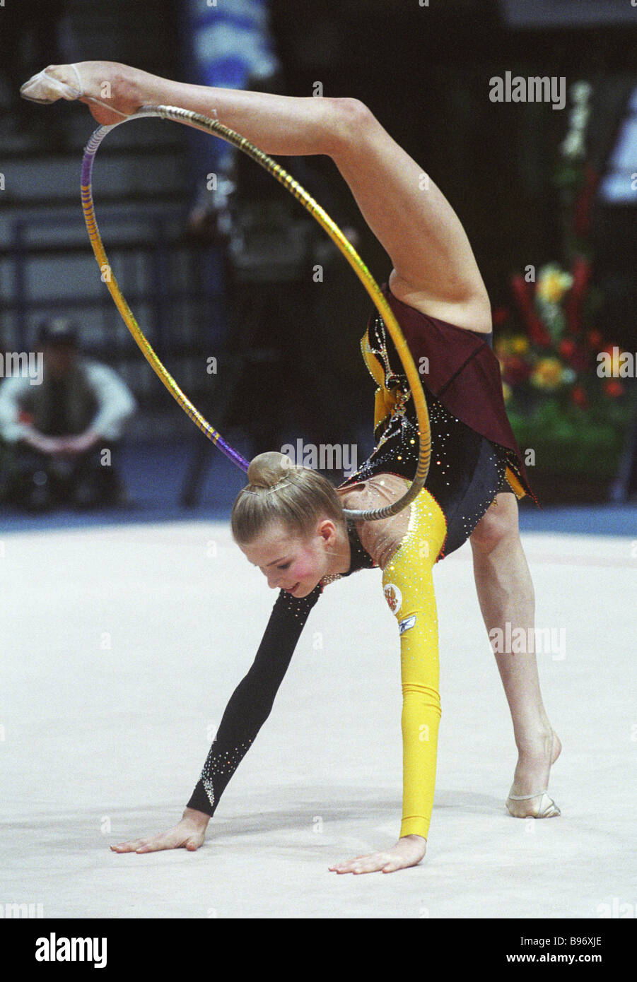 Gymnast Olga Kapranova does a ground hoop routine Stock Photo - Alamy