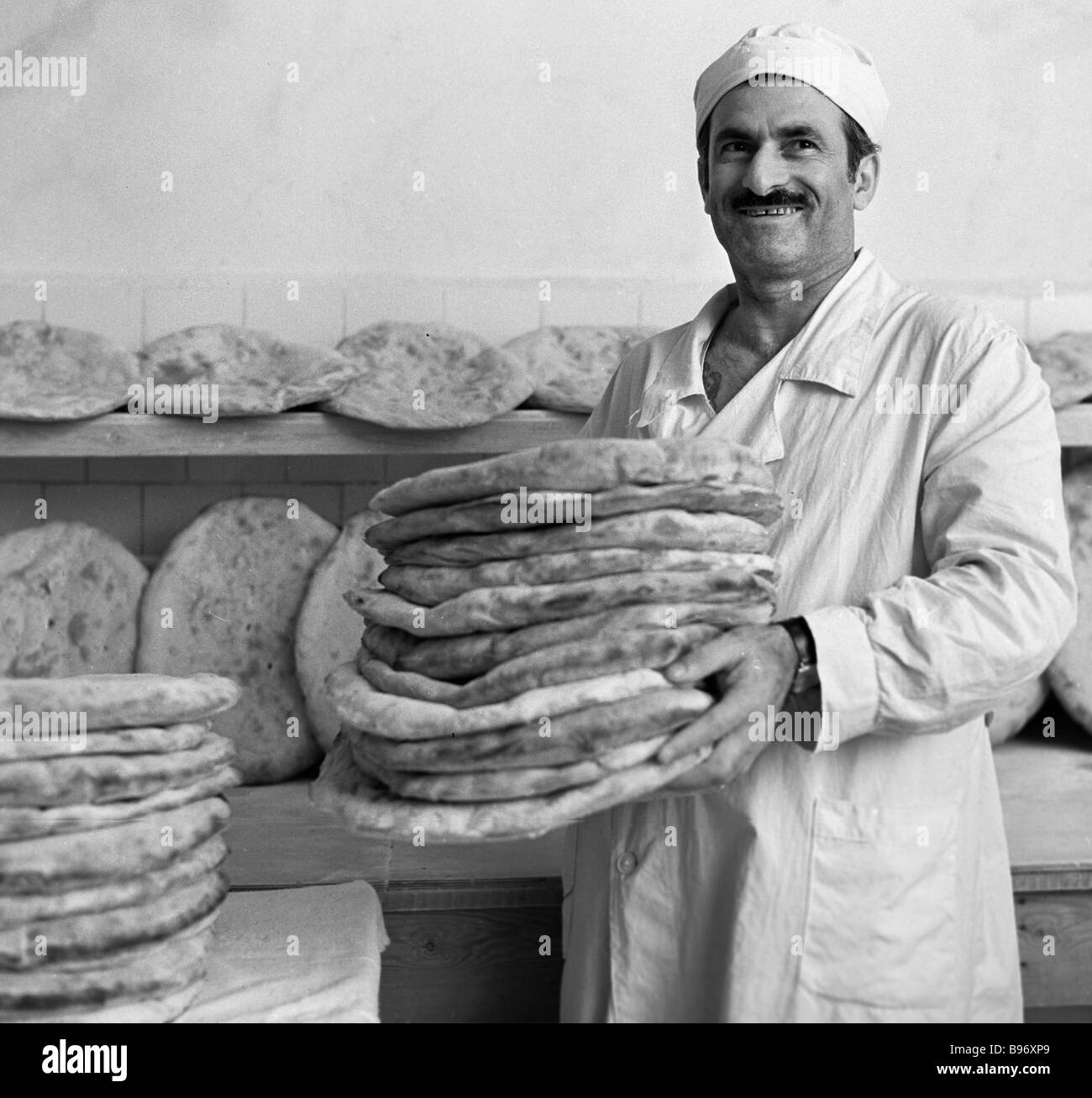 A baker making a Georgian lavash bread Stock Photo - Alamy